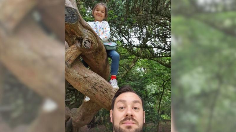 Parents desperate to see 'lifeline' Sherwood library opened - BBC News