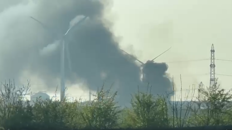 Avonmouth fire: Recycling centre evacuated by large blaze - BBC News