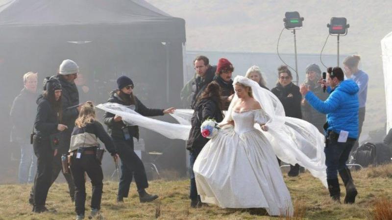 Margot Robbie seen filming Wuthering Heights in Yorkshire Dales - BBC News