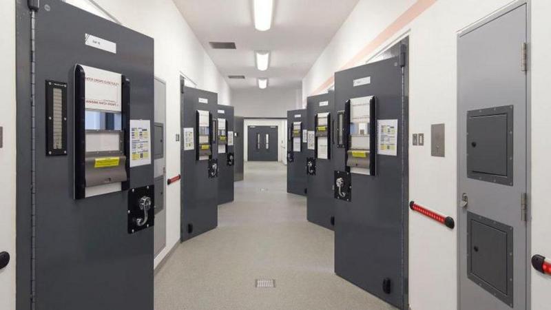 Prisoners to be asked to rate experience in police cells - BBC News