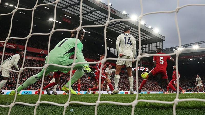 Why VAR offside images are not always what they seem - BBC Sport