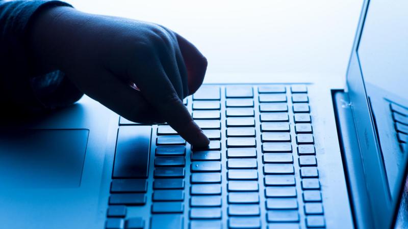 Internet safety - BBC News