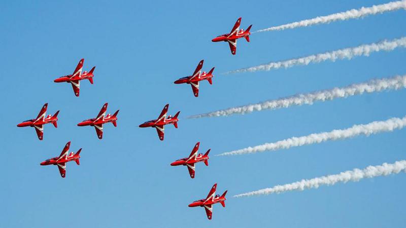 New deal could see Red Arrows jets built in Ayrshire - BBC News
