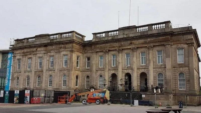 Tameside Metropolitan Borough Council - BBC News