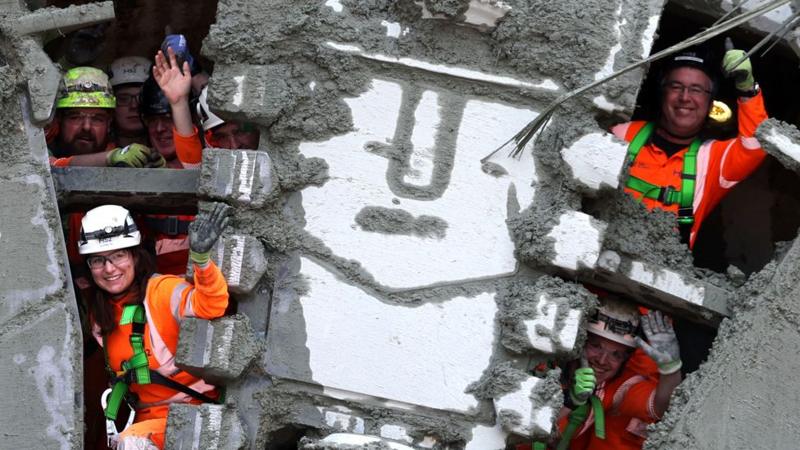 HS2 hits milestone as Bromford Tunnel machine reaches halfway - BBC News