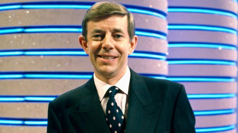 TV presenter and journalist Henry Kelly dies - BBC News