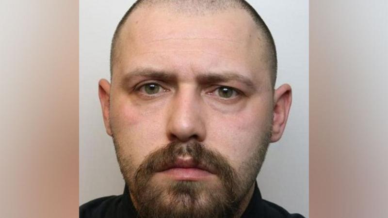 Man who impersonated police officer in Wiltshire sentenced - BBC News