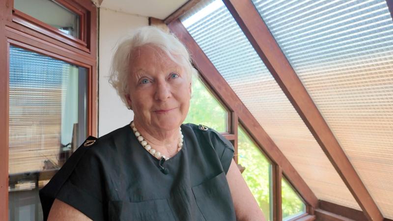 Ecohouse: 30 years of Britain's first home with solar roof - BBC News