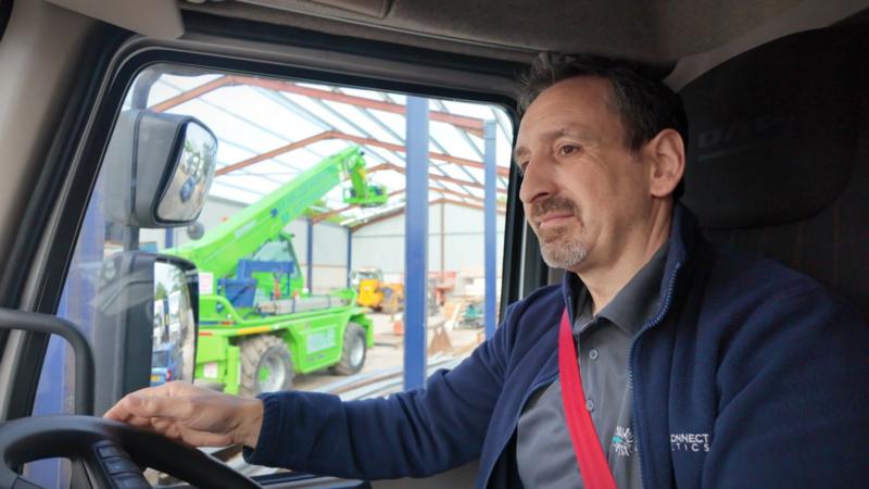 Lorry thefts: Drivers call for higher security standards - BBC News