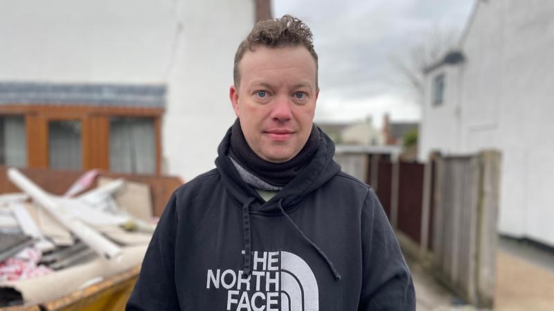 Driver in hospital after bus crashes into house in Underwood - BBC News