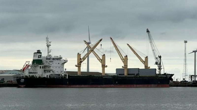 Cargo ship carrying explosive ammonium nitrate heads to UK waters - BBC ...