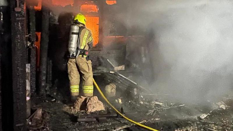 Essex fire crews respond to blaze at Wethersfield outbuilding - BBC News