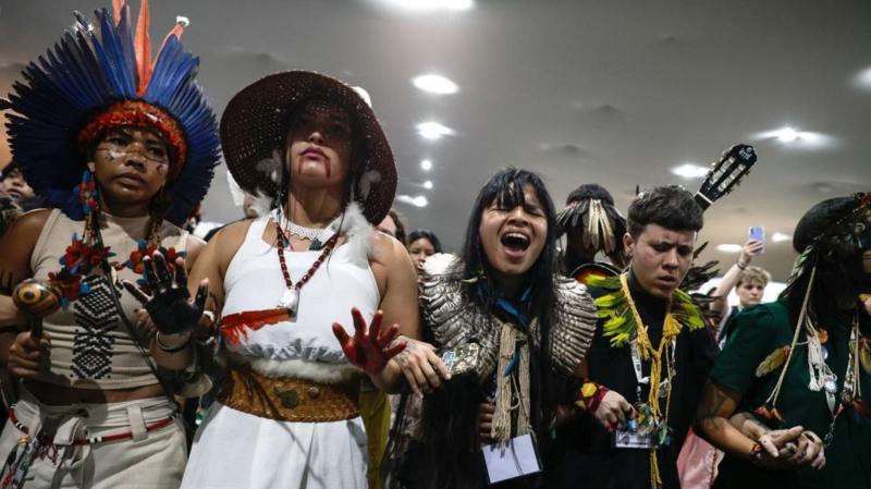 COP30 climate talks deadlocked amid fossil fuel rift - BBC News