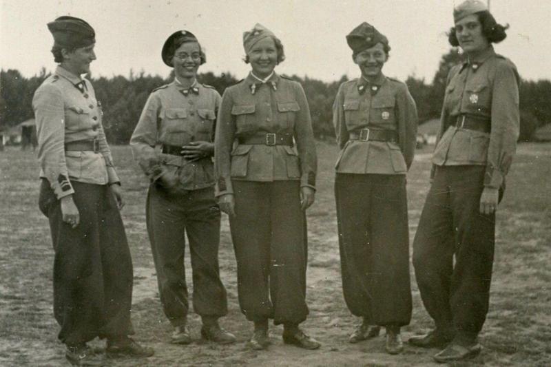 Agent Zo: The woman who parachuted into Nazi-occupied Poland - BBC News