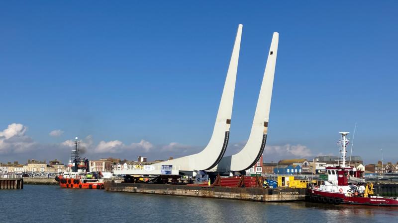 Lowestoft £145m Gull Wing Bridge opening date announced - BBC News