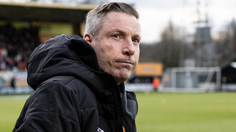 Neil Harris: Cambridge United fighting to stay 'in the mix' - BBC Sport