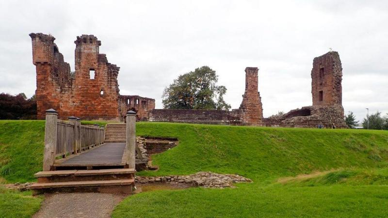 Penrith Castle Park redevelopment ideas sought - BBC News