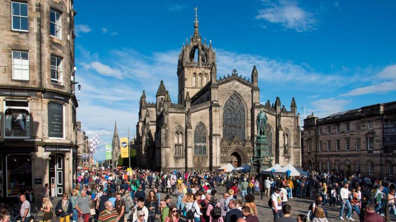 St Giles' Cathedral: Playing a part in history for 900 years - BBC News