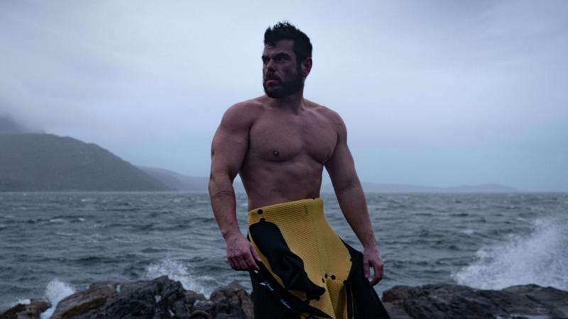 British endurance swimmer becomes first to swim around Iceland - BBC News