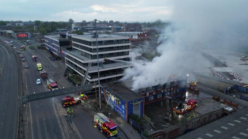 Fire crews tackle building blaze in Leeds city centre - BBC News