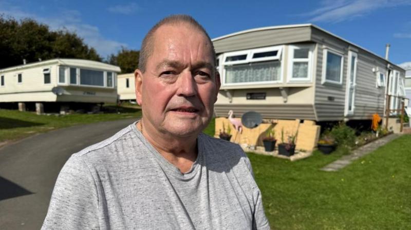 Happy Valley Porthcawl caravan owners forced from park - BBC News