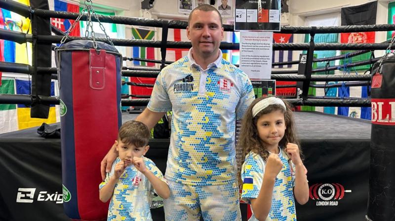 Ukrainian coach finds new 'home' with Sheffield boxing academy - BBC News
