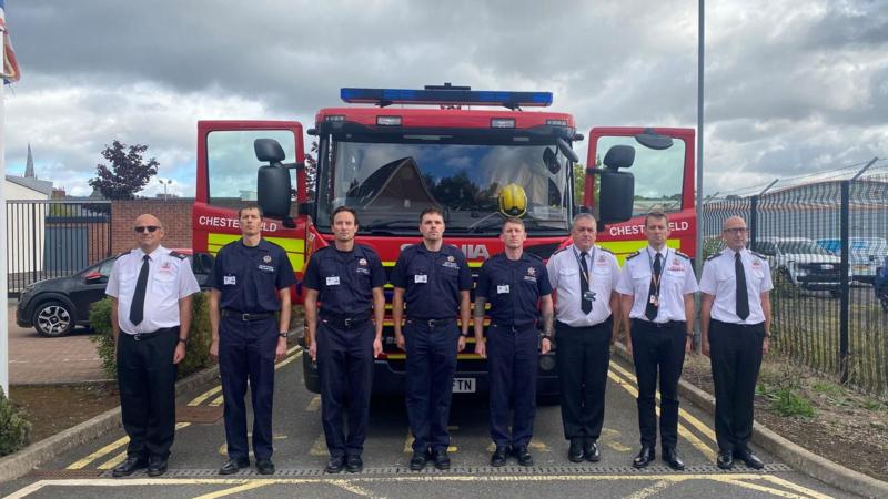 Firefighters pause in tribute after Derbyshire chief's death - BBC News