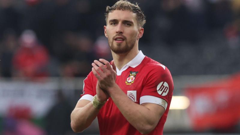 Cambridge United 2-2 Wrexham: Sam Smith rescues visitors - BBC Sport