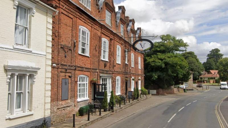 Scole Inn's new marquee will save the business, says owner - BBC News