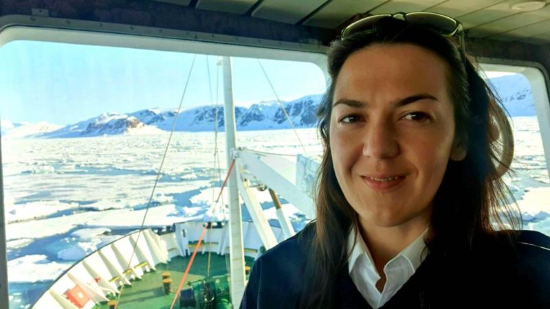 'Ground-breaking' female ice captain, from Portsmouth, honoured - BBC News