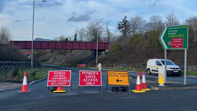 Porthmadog: Dau ddyn, 34 a 40 oed, wedi marw mewn gwrthdrawiad - BBC ...