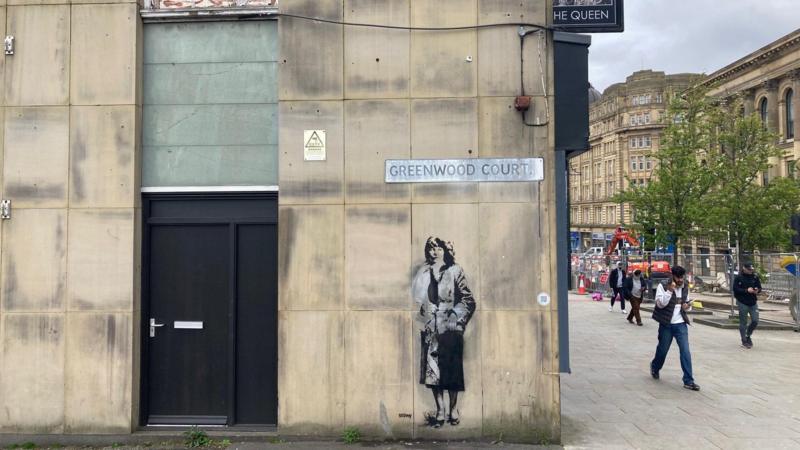 Andrea Dunbar: Mural to Bradford playwright appears in city - BBC News
