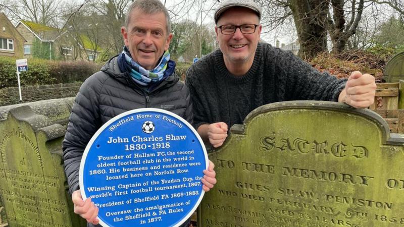 Sheffield plaque for former football captain John Charles Shaw - BBC News