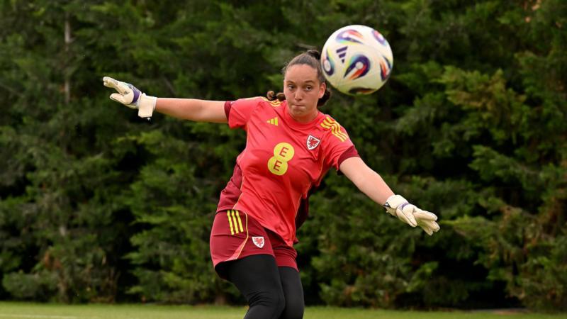 Kelly replaces injured Soper in Wales Euro 2025 squad - BBC Sport