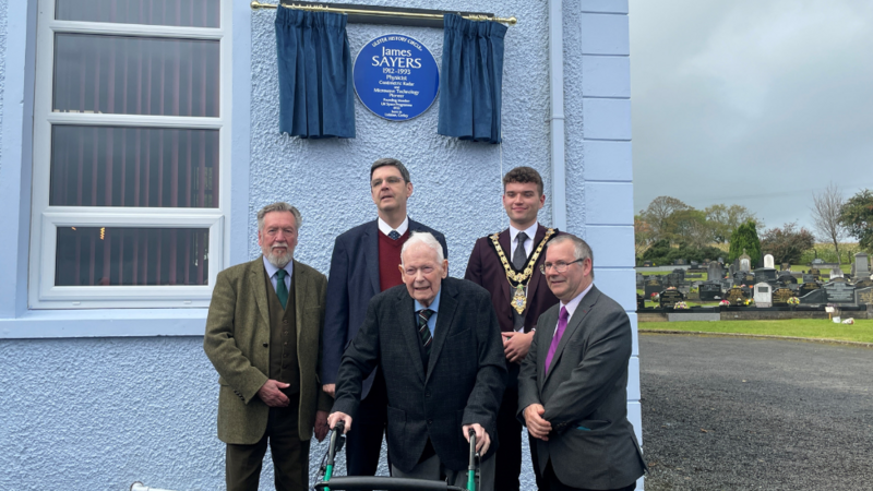 James Sayers: Antrim scientist commemorated with blue plaque - BBC News