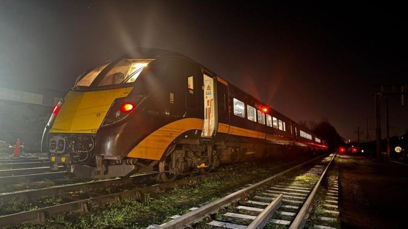 Weekend rail delays between London, Stevenage and Peterborough - BBC News