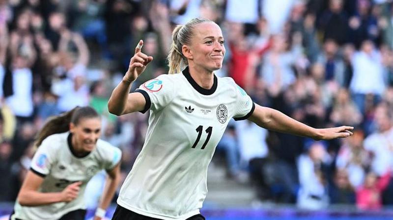 Germany 2-1 Denmark: Lea Schuller scores winner as Germany reach last ...