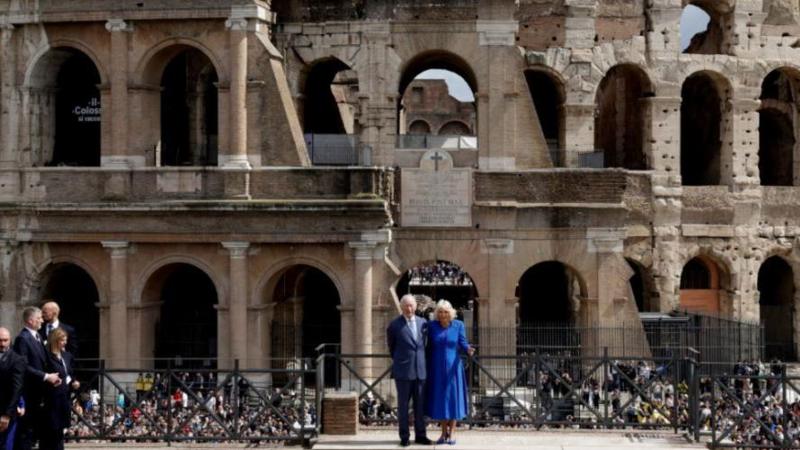 Ex-Horncastle chippy worker 'amazed' to be royal sketch artist - BBC News