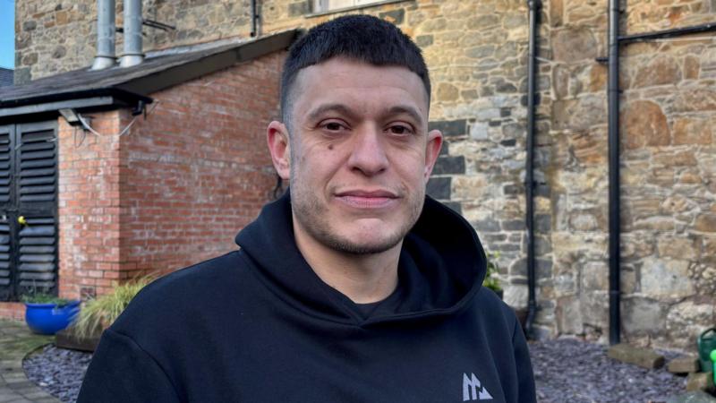 'Angen newid agweddau tuag at bobl sy'n ddibynnol ar gyffuriau' - BBC ...