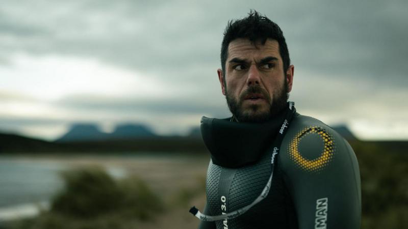 British endurance swimmer becomes first to swim around Iceland - BBC News
