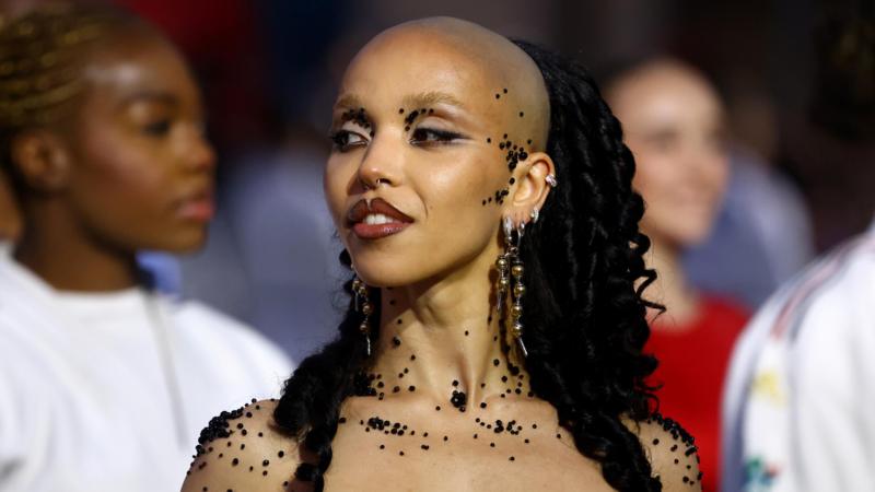 FKA twigs: Singer blames team for late tour cancellation - BBC News