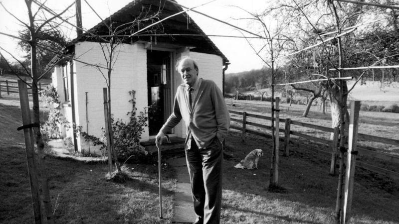 Roald Dahl Day: Seven fantastic facts about the author - BBC Newsround