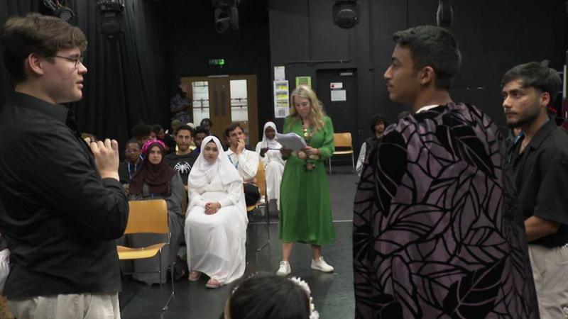 Bradford students learning English perform Shakespeare play - BBC News