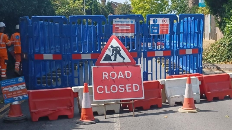 Wokingham road reopens after six months of sewer repairs - BBC News