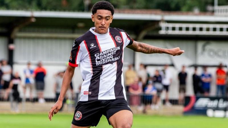 Zac Bell: Truro City sign Maidenhead United right-back on loan - BBC Sport