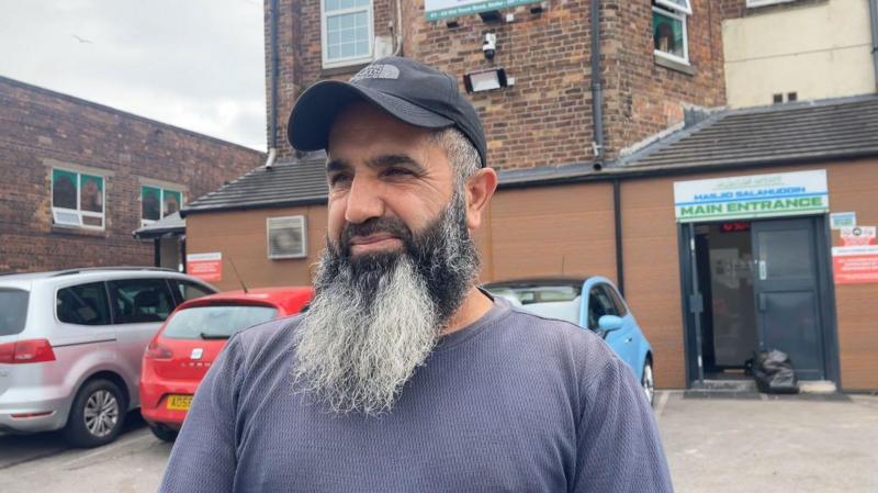 Stoke-on-Trent mosque targeted by rioters condemns disorder - BBC News