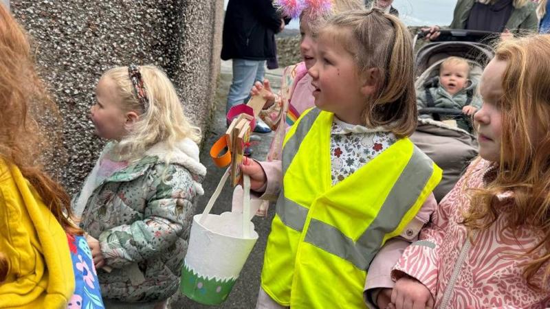 Egg clapping: Bringing back a lost Welsh tradition on Anglesey - BBC News