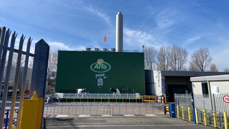 Closure of Arla factory in Settle could 'kill' town - BBC News