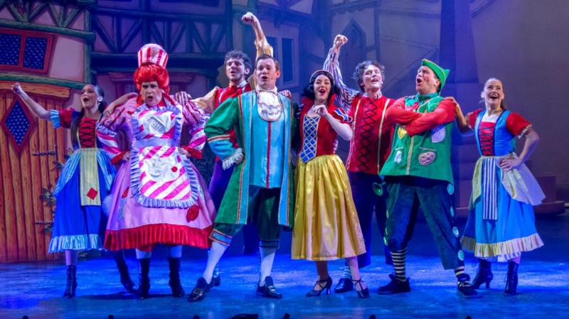 Eastbourne theatre panto production wins top award - BBC News