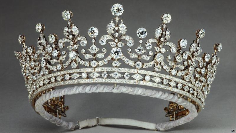 Pictures: Stunning Royal diamonds to go on display - BBC Newsround